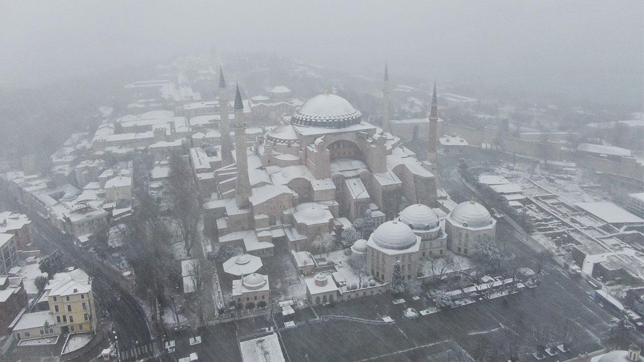 İstanbul'a Kar Tarihi Verildi! Meteoroloji ve AKOM'dan Son Dakika Uyarı ...